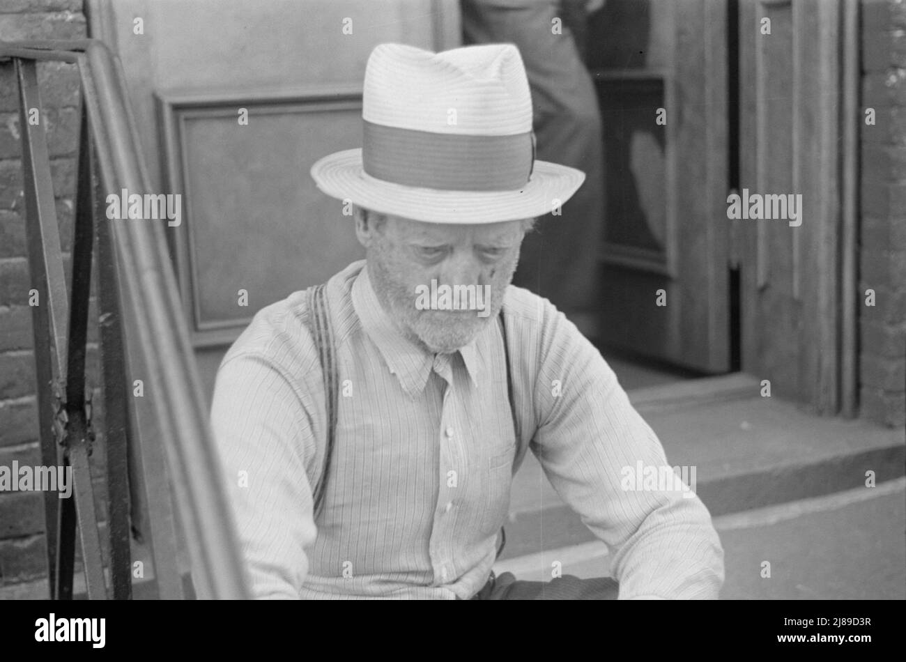 Poor people 1930s new york city hi-res stock photography and images - Alamy