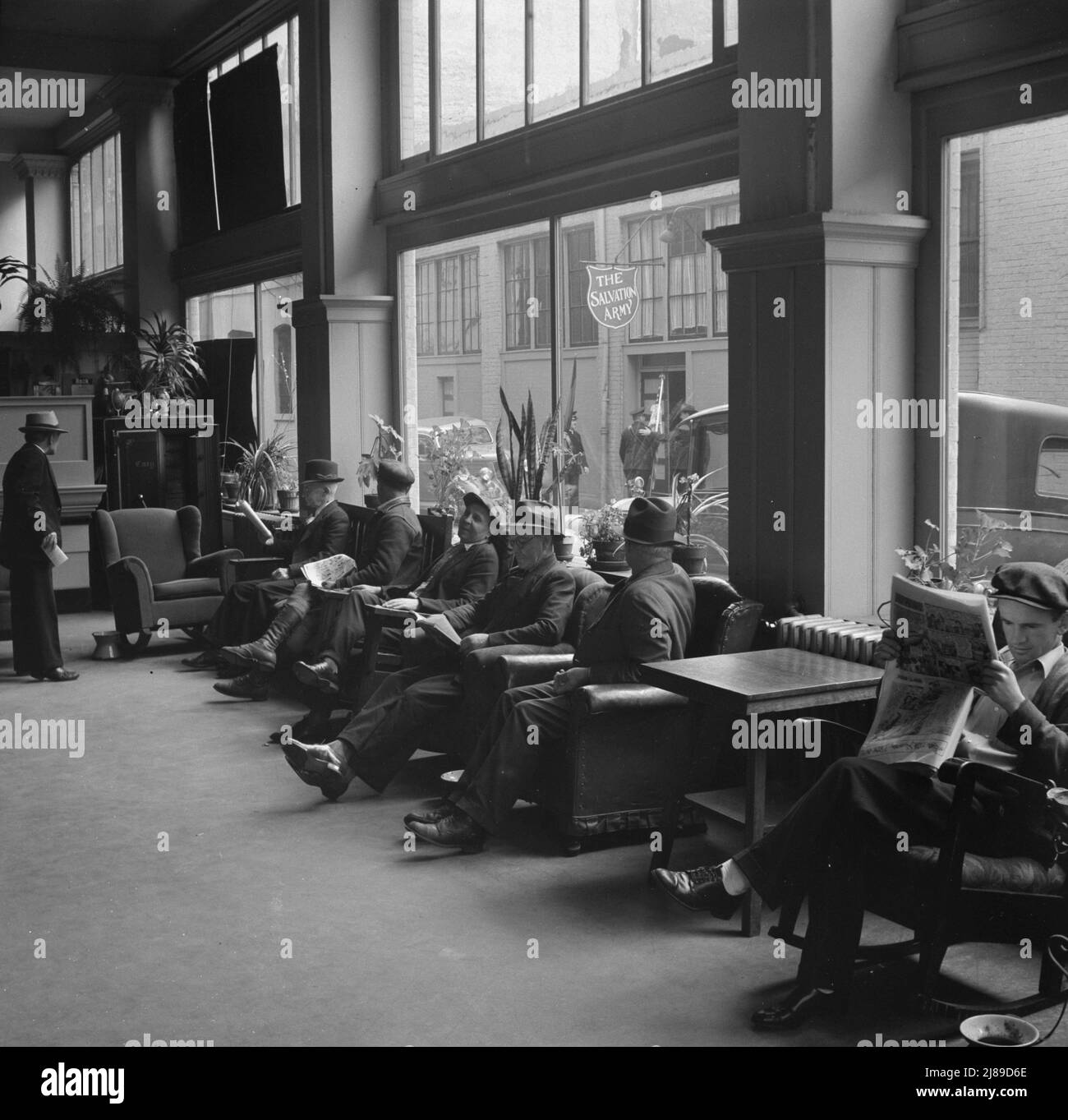 Nitrate class Black and White Stock Photos & Images - Alamy