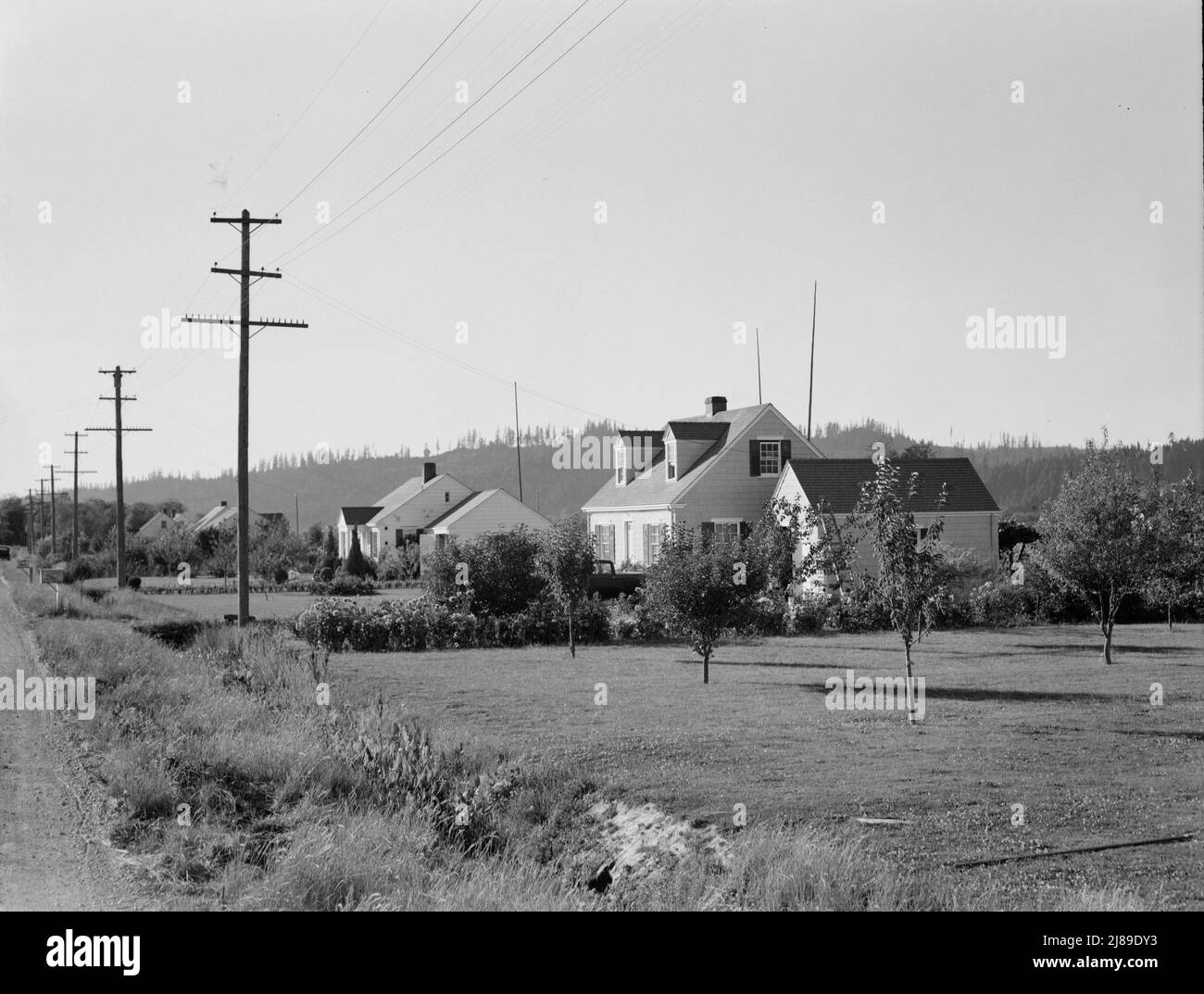 Washington, Cowlitz County, Longview. Down one street on Longview ...