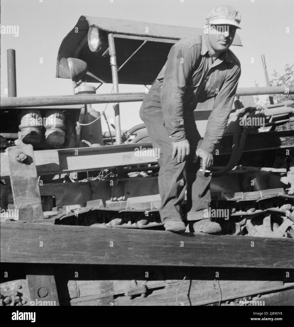 Office worker smoking outside hi-res stock photography and images - Alamy
