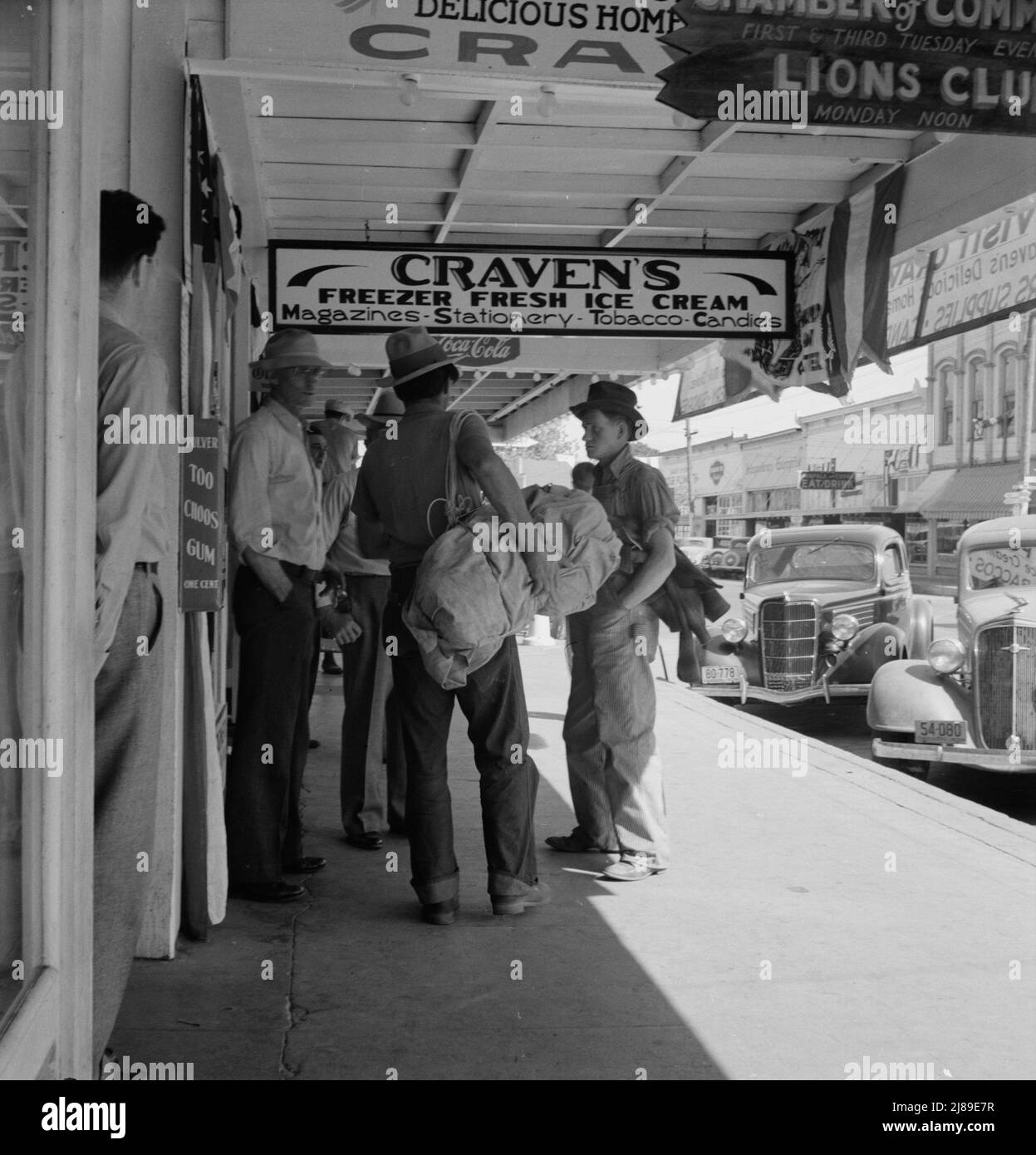 Indian general store Black and White Stock Photos & Images - Alamy