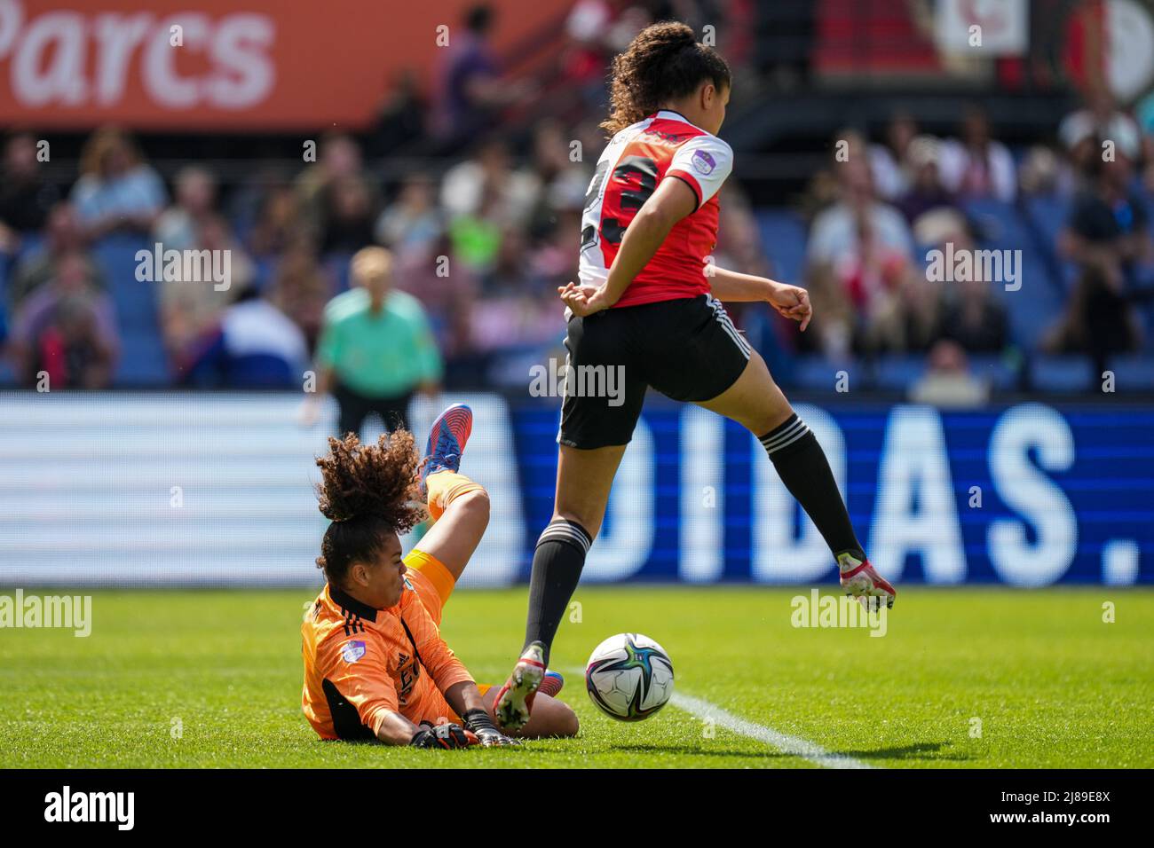Rotterdam - Goalkeeper Jacintha Weinar of Feyenoord V1, Jada ...