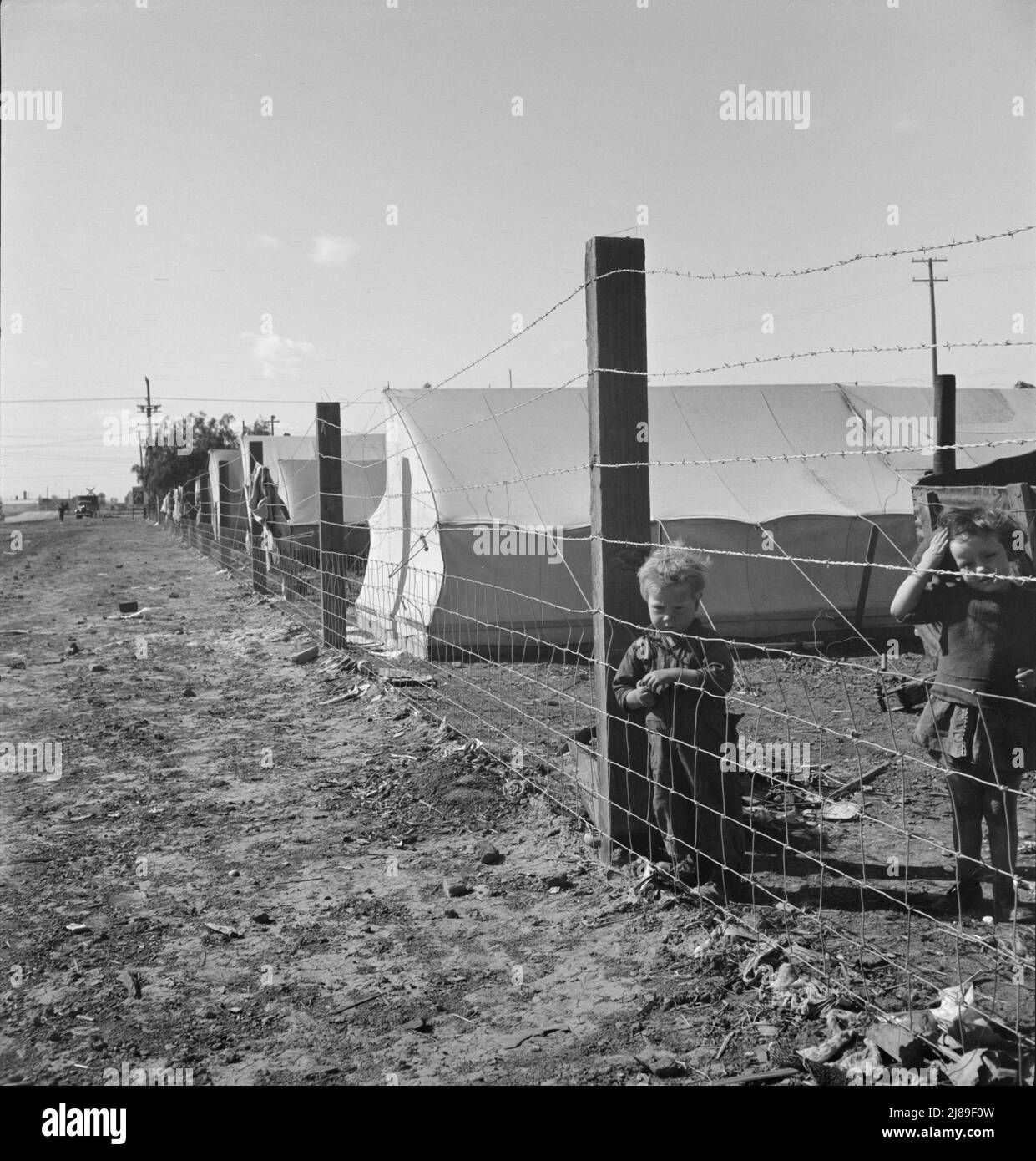 Forced migration child fence hi-res stock photography and images - Alamy