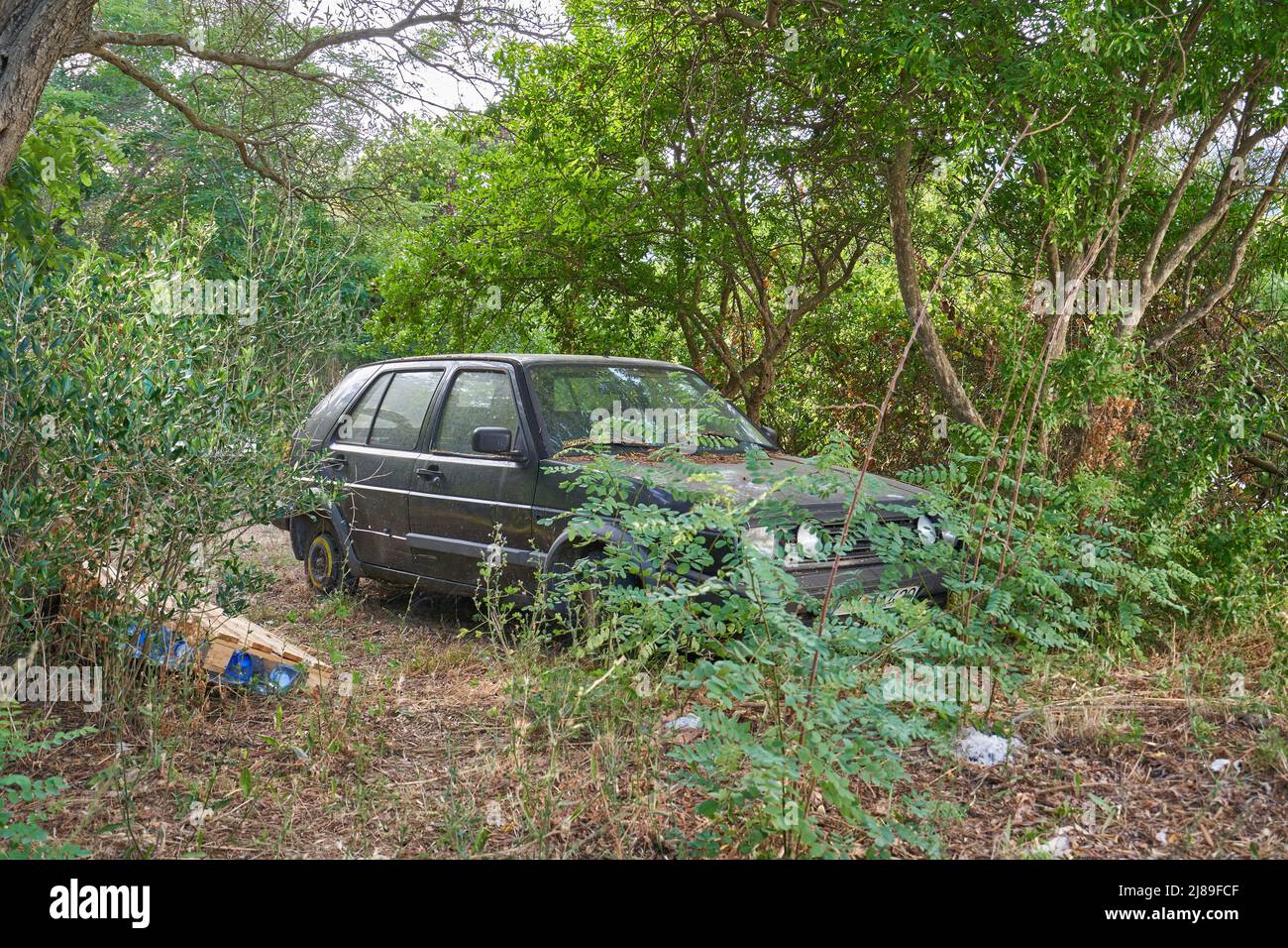 Old abandoned car hi-res stock photography and images - Alamy