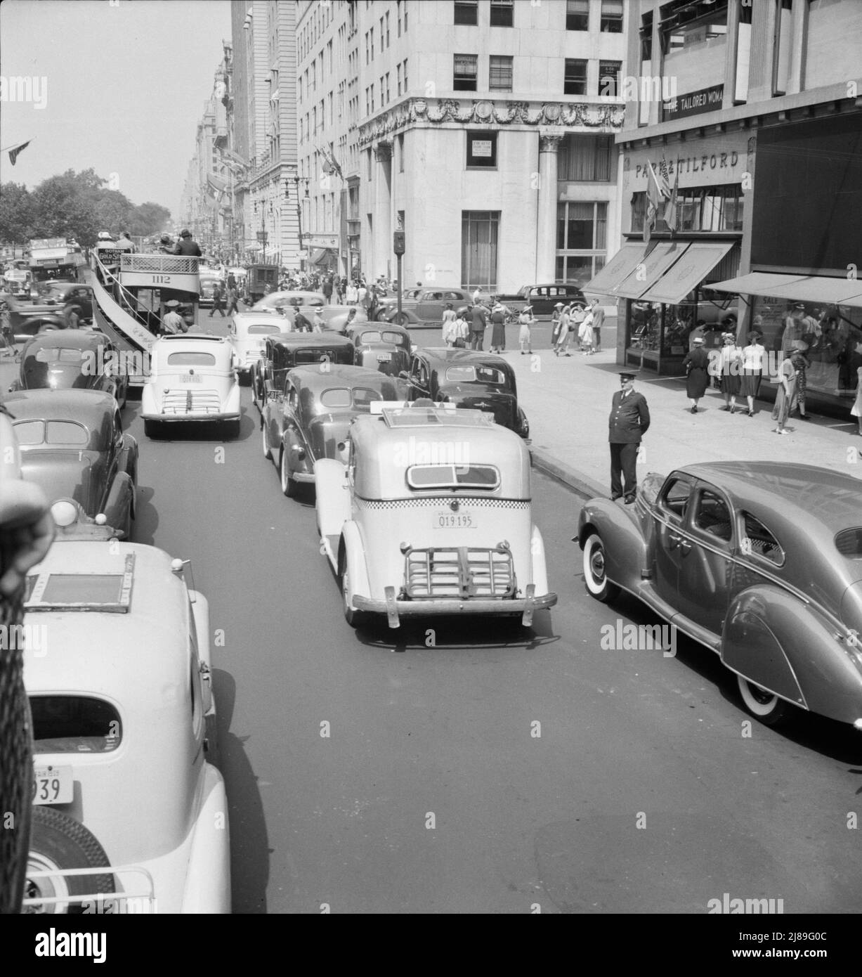 57th street and 5th avenue hi-res stock photography and images - Alamy