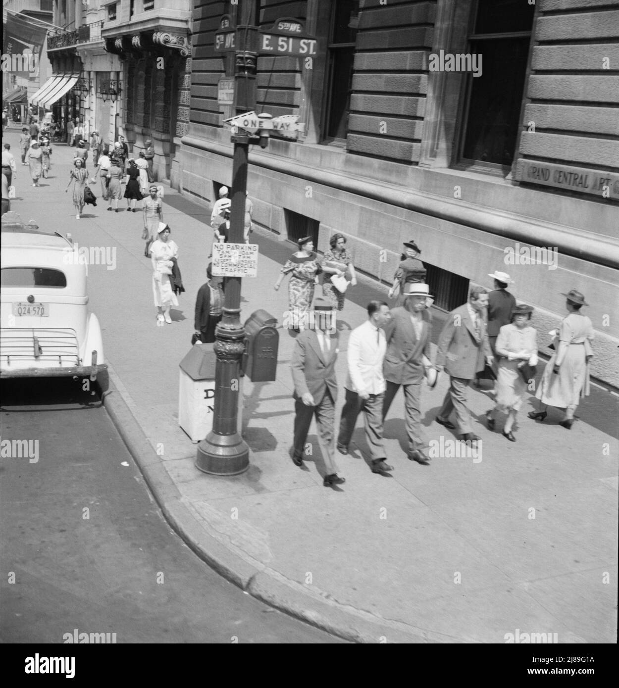 57th street and 5th avenue hi-res stock photography and images - Alamy