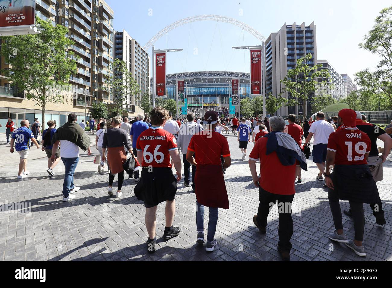 Liverpool fans wembley stadium hi-res stock photography and images - Alamy