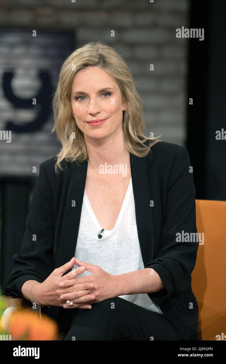 10 May 2022, Bremen: Julia Leeb, photojournalist, sits in the studio ...