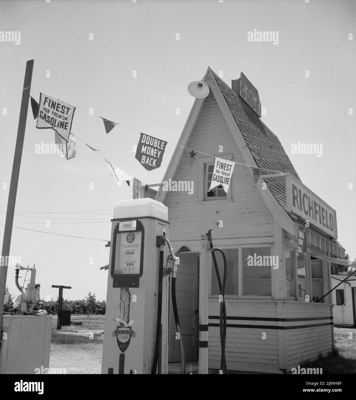 Service stations hi-res stock photography and images - Alamy