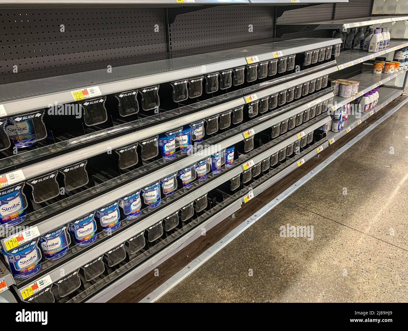 Formula milk aisle hi-res stock photography and images - Alamy