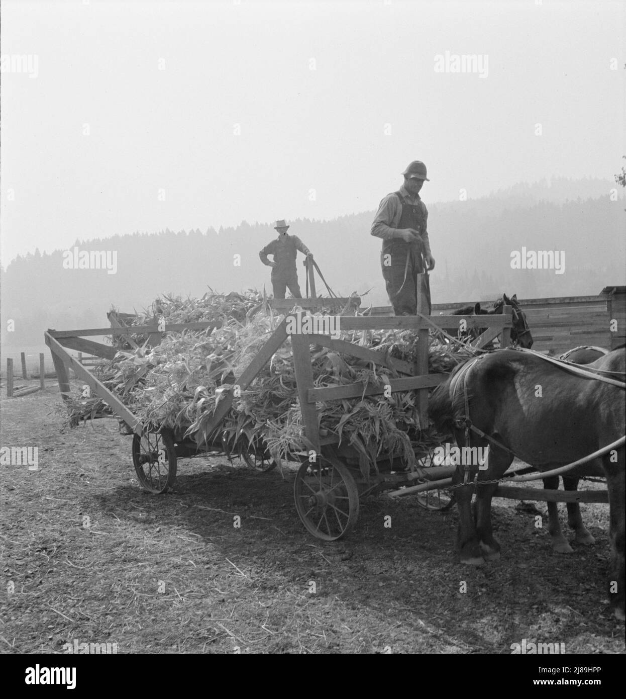 1930s farm wagon hi-res stock photography and images - Alamy