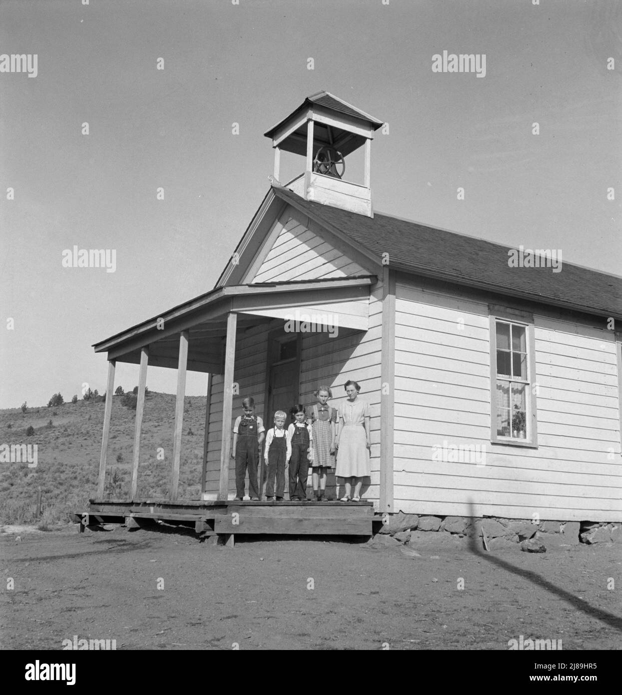 School building 1930s america bell hi-res stock photography and images ...