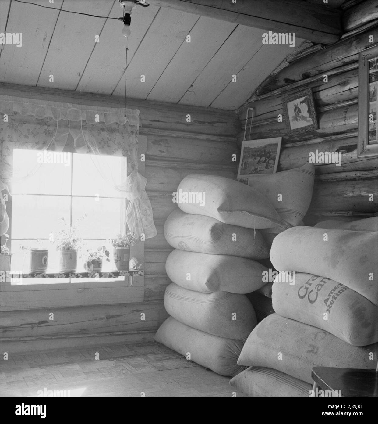Farmers log cabin Black and White Stock Photos & Images - Alamy