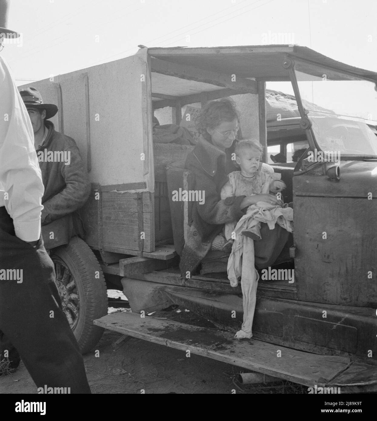 Great depression family road Black and White Stock Photos & Images - Alamy