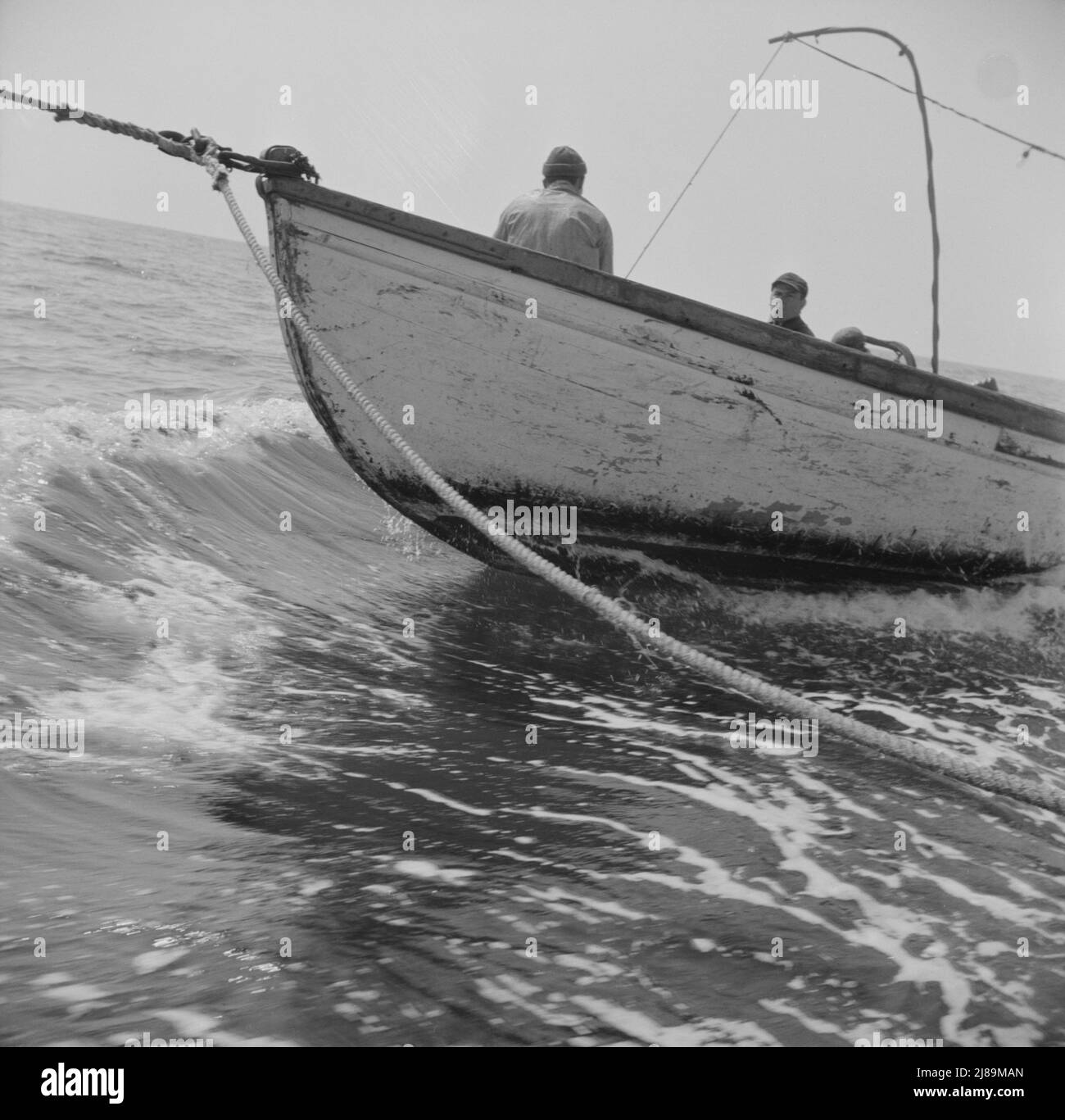 Chasing boat hi-res stock photography and images - Alamy