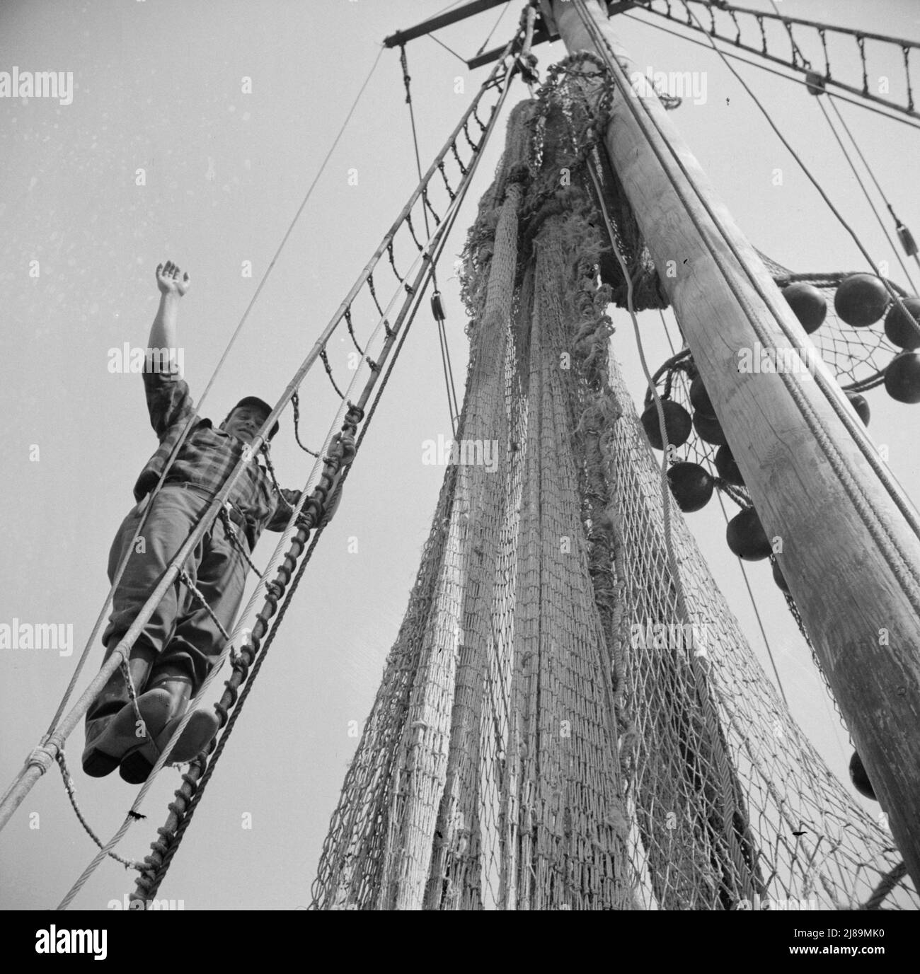 Rigging and nets Black and White Stock Photos & Images - Alamy