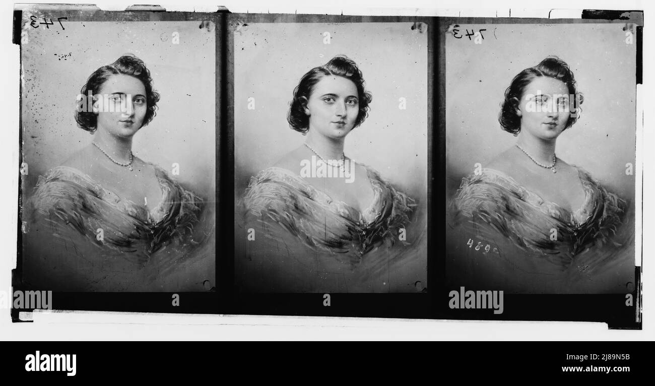 Opera singer singing woman vintage hi-res stock photography and images ...