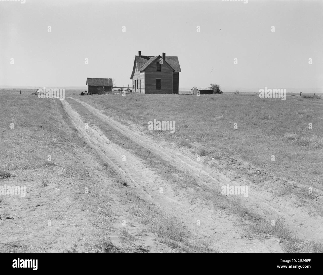The great depression 1930s farmhouse Black and White Stock Photos ...
