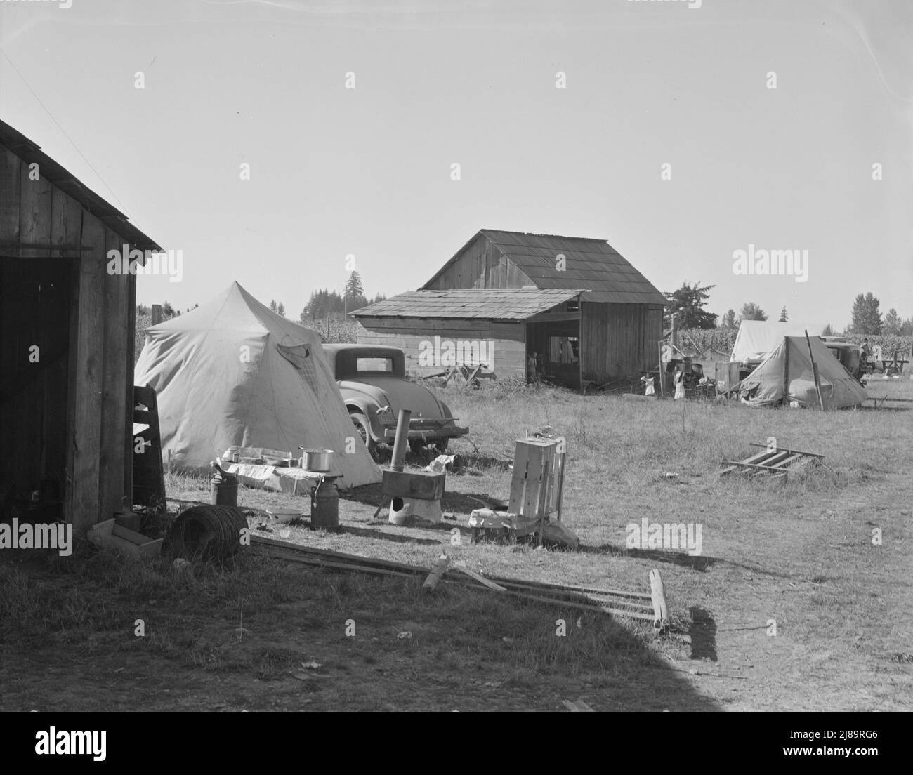 1930s barn yard hi-res stock photography and images - Alamy