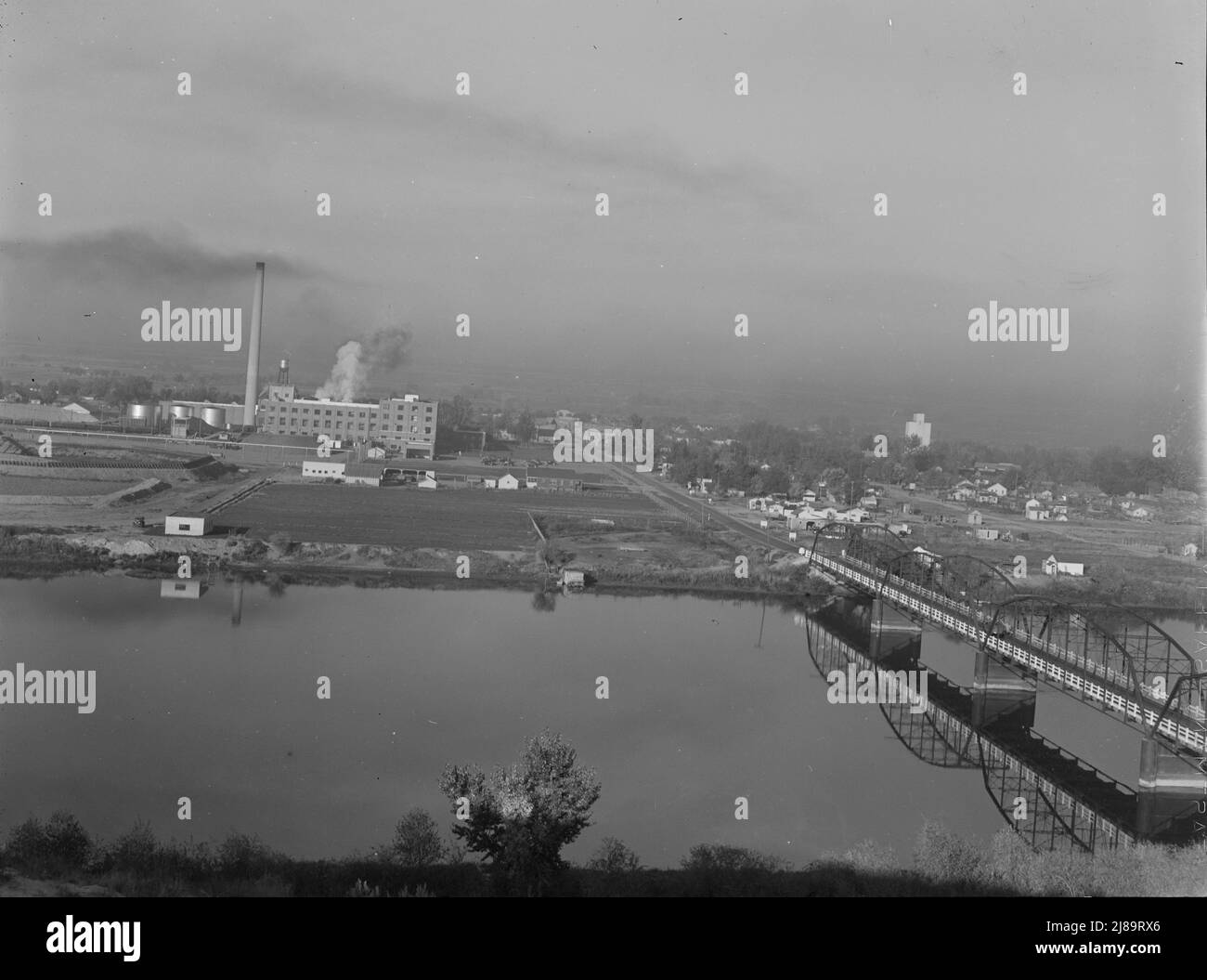 Sugar beet factory along Snake River. Shows beet dump, beet pile. Nyssa ...