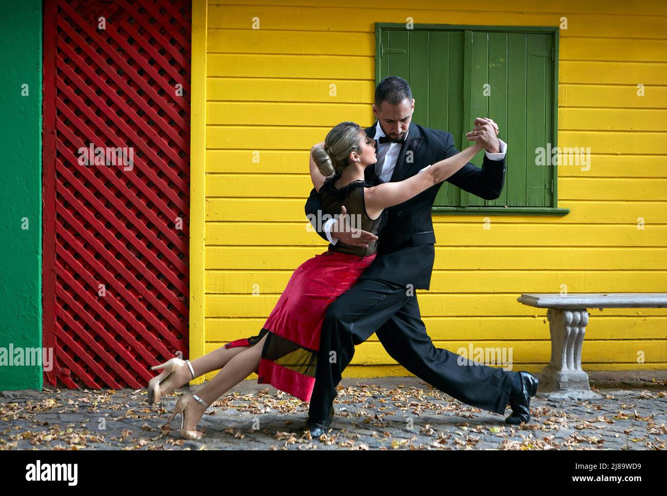 Professional tango dancers performing at Caminito, La Boca. Buenos ...