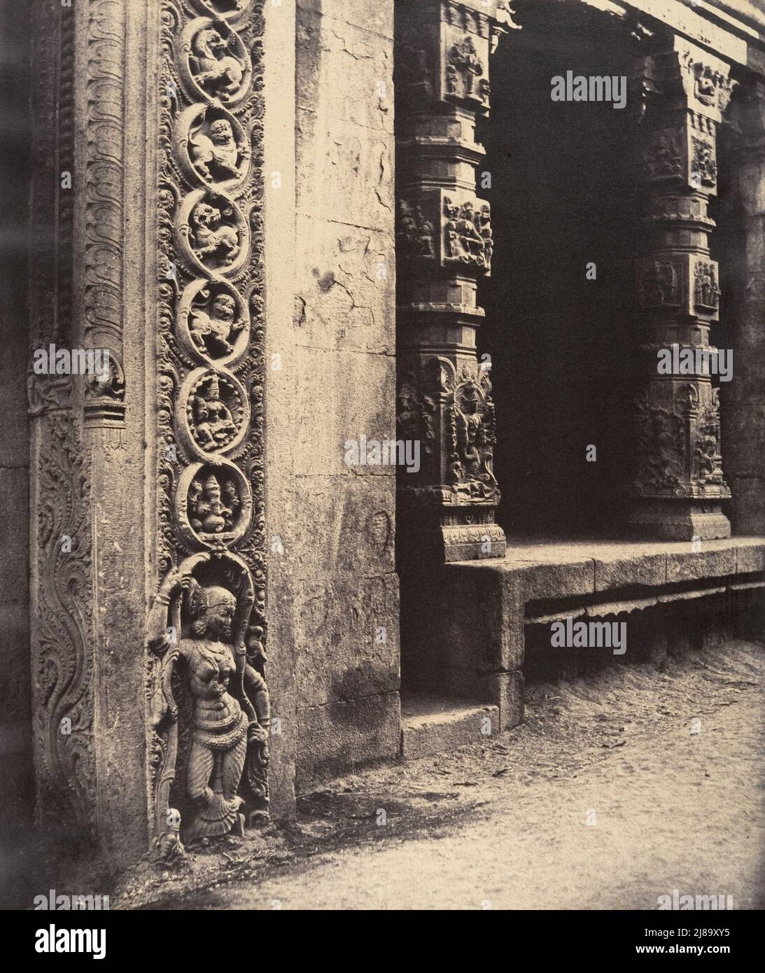 Sculptured monoliths hi-res stock photography and images - Alamy