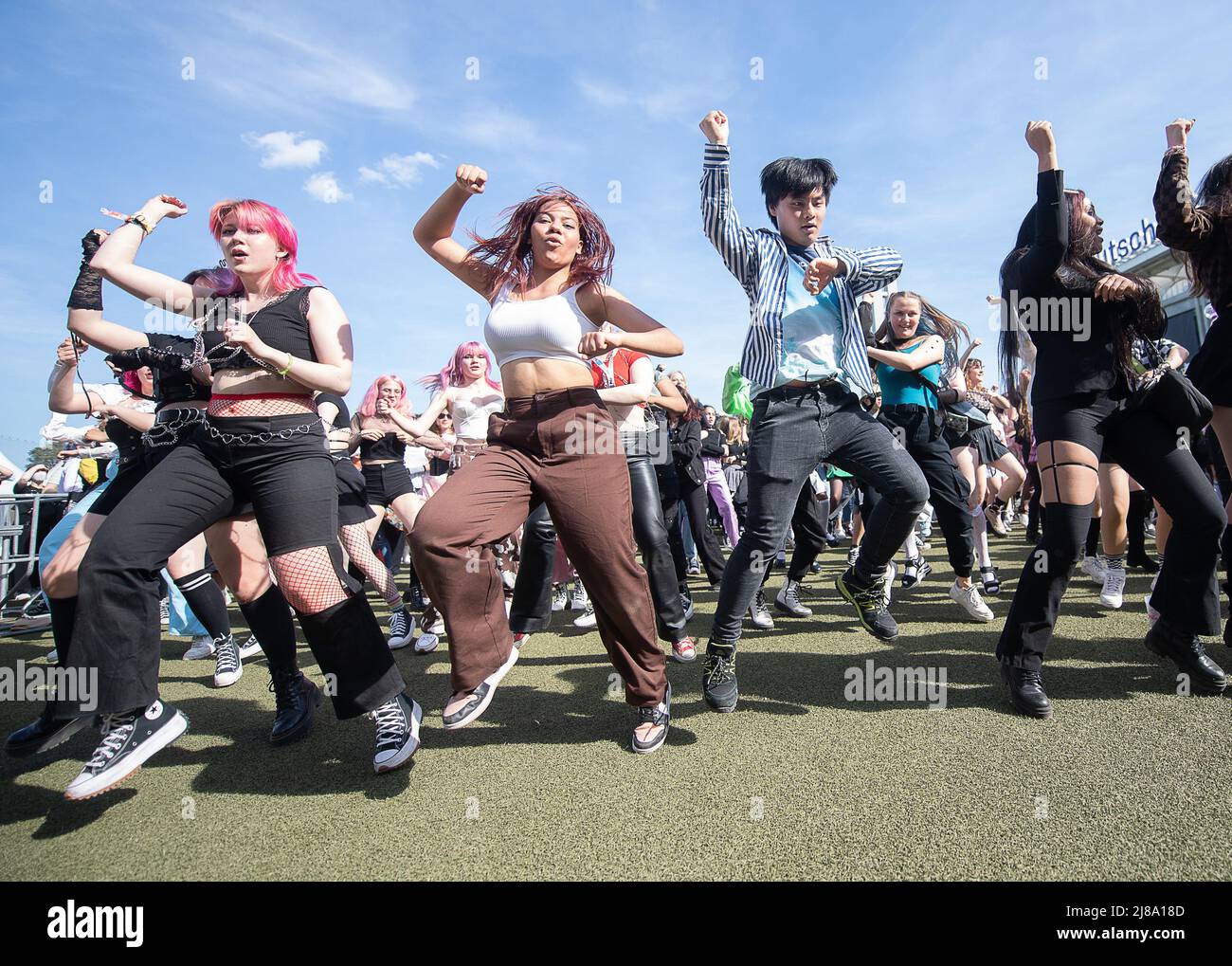 14 May 2022, Hessen, Frankfurt/Main: Visitors and attendees dance ...