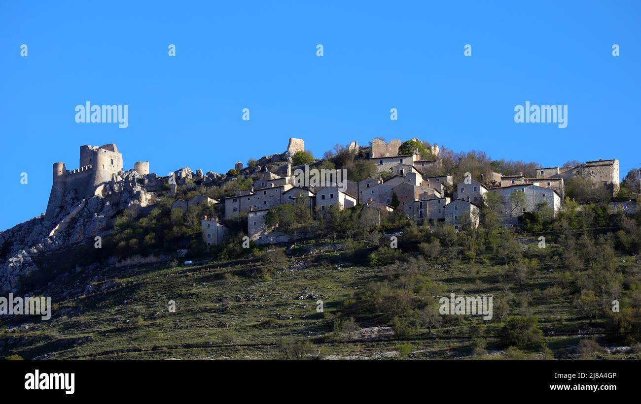 Rocca Calascio, mountaintop medieval town with the Castle of Rocca ...