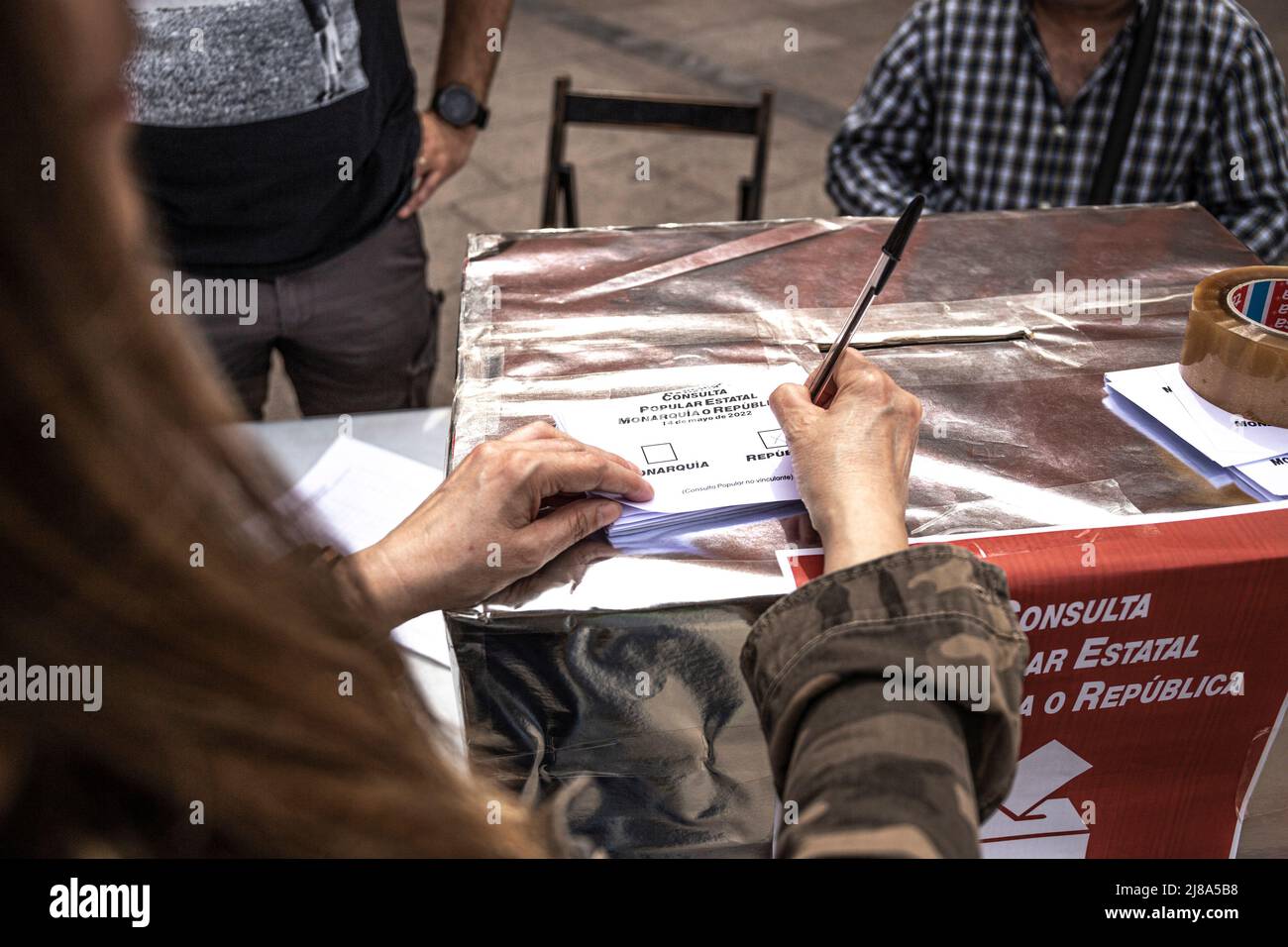 Binding ballots hi-res stock photography and images - Alamy