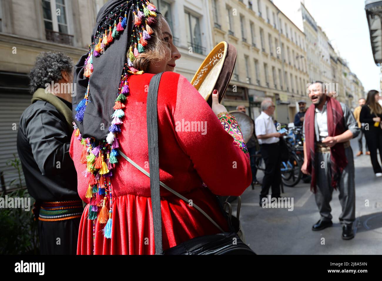 Paris traditional dress hi-res stock photography and images - Alamy