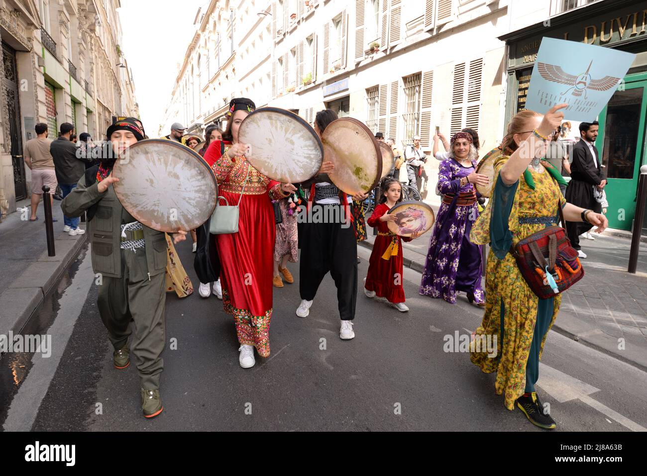 Paris traditional dress hi-res stock photography and images - Alamy