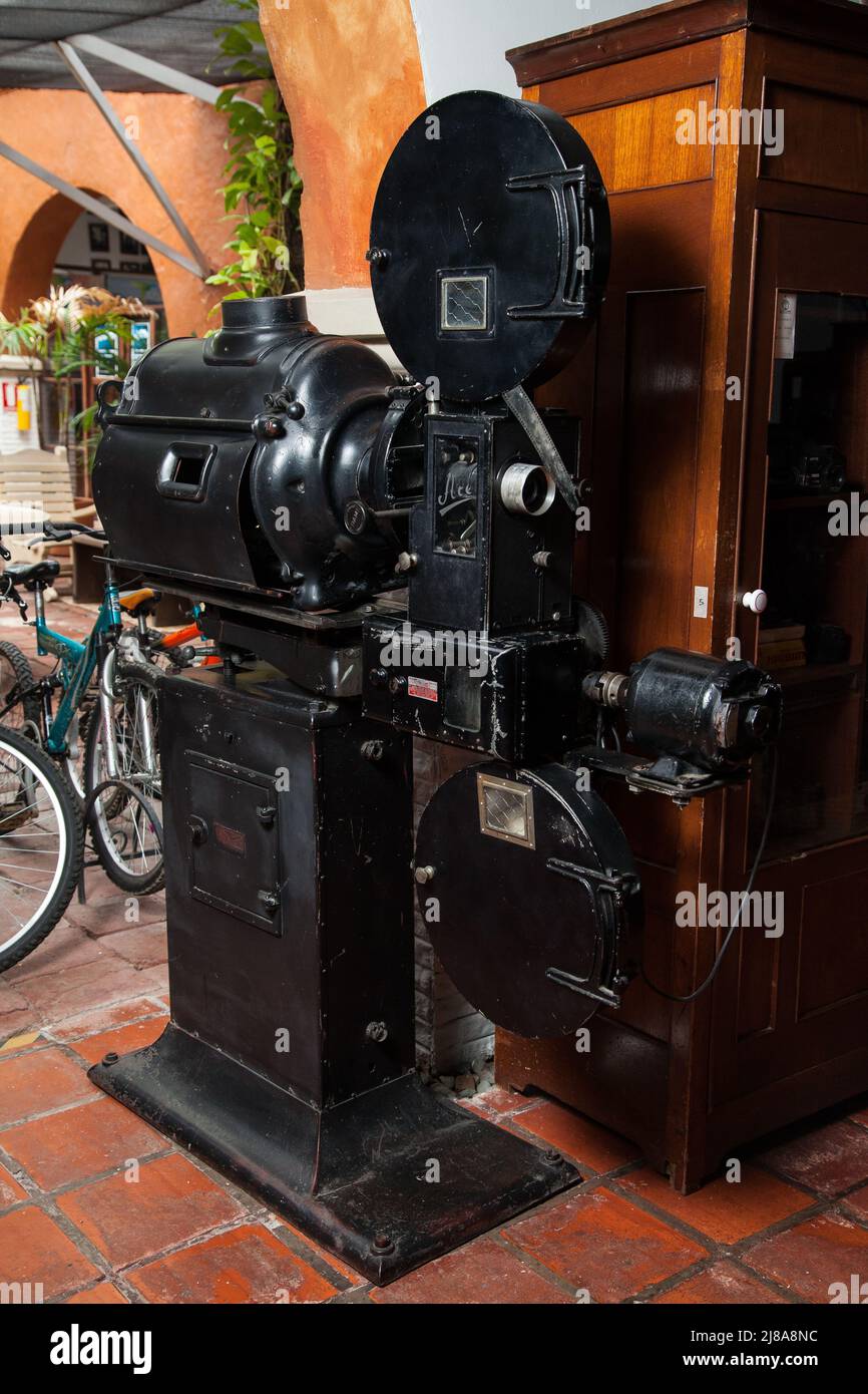 Hollywood cinema projection hi-res stock photography and images - Alamy