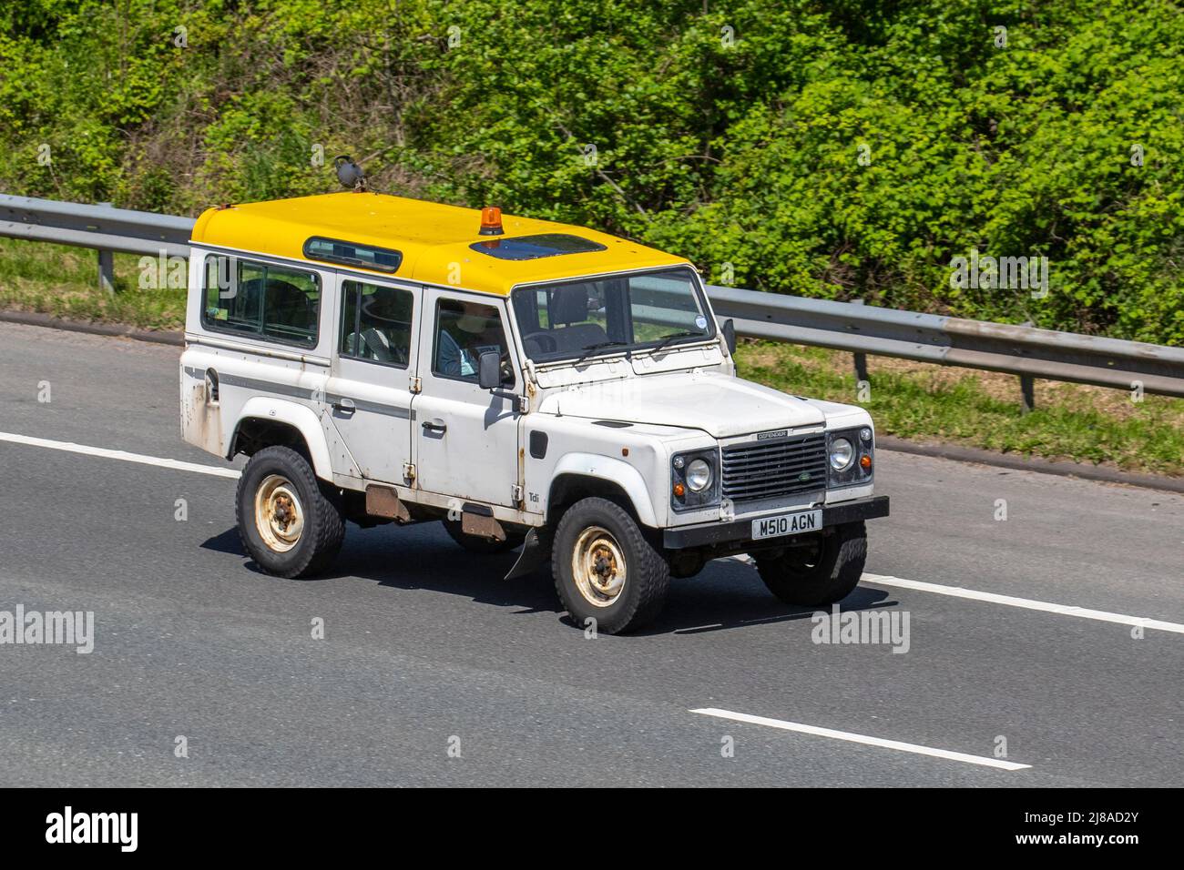 1995 90s nineties white yellow 110 Land Rover Defender County Swtdi ...