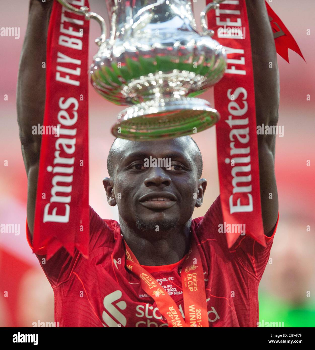 Sadio mane trophy hi-res stock photography and images - Alamy
