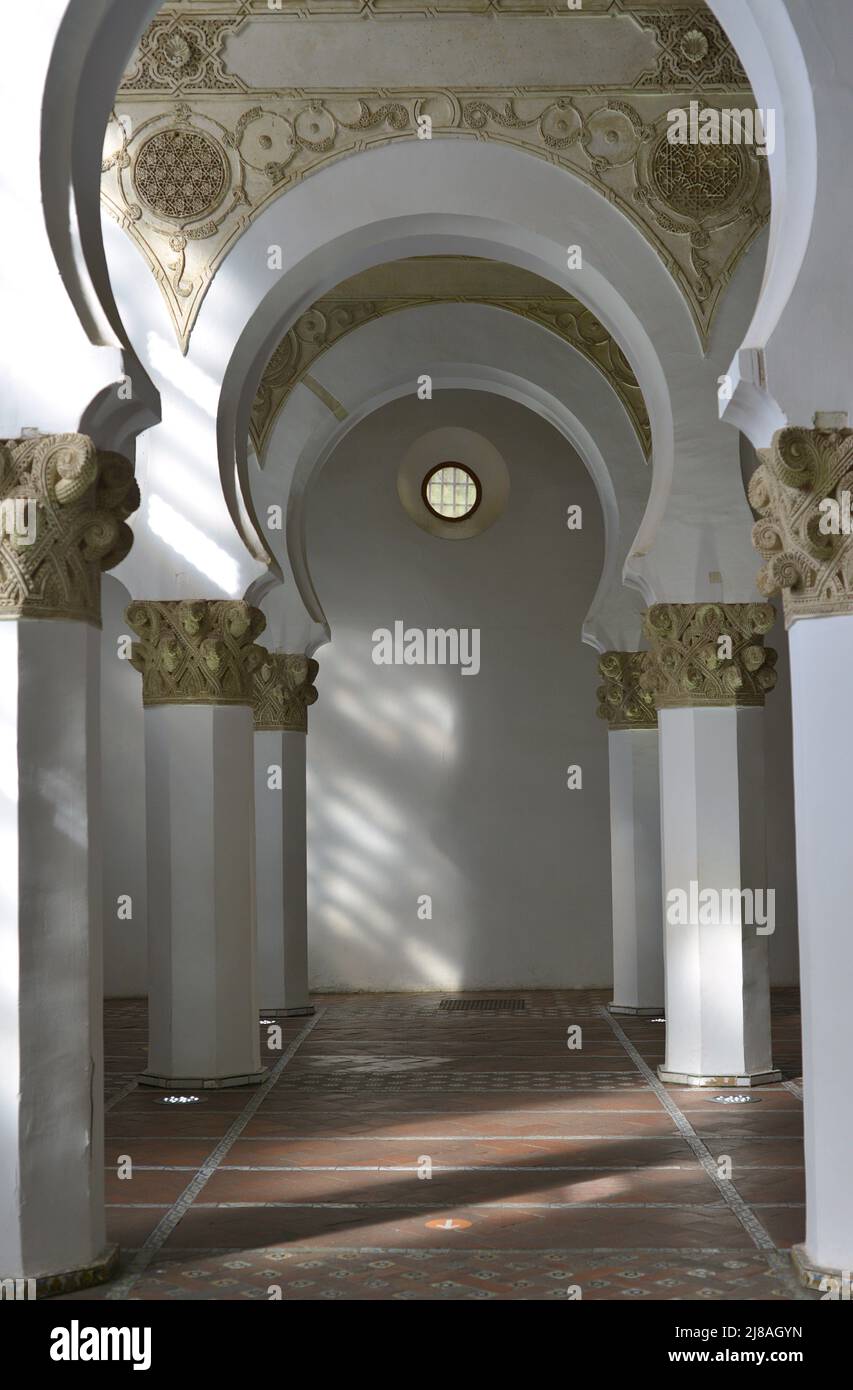 Octagonal pillars hi-res stock photography and images - Alamy