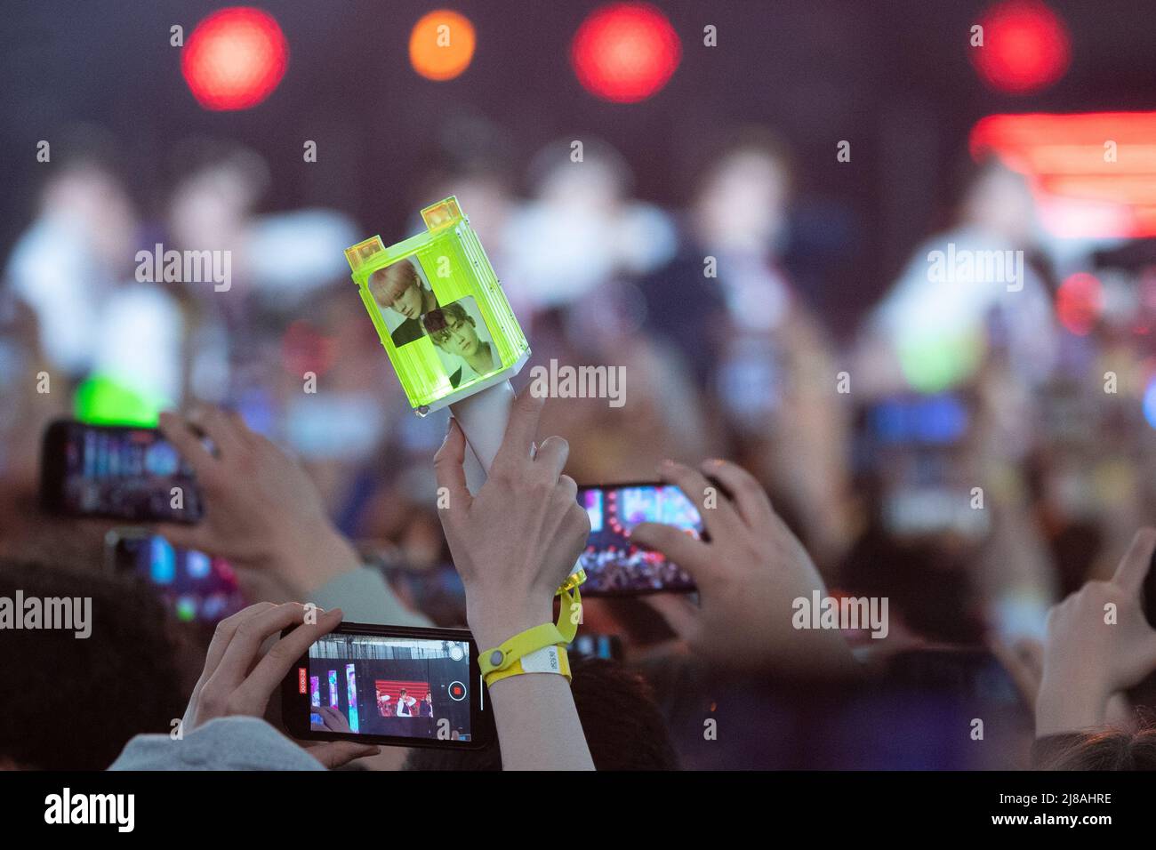 14 May 2022, Hessen, Frankfurt/Main: A fan holds up an electronic light ...