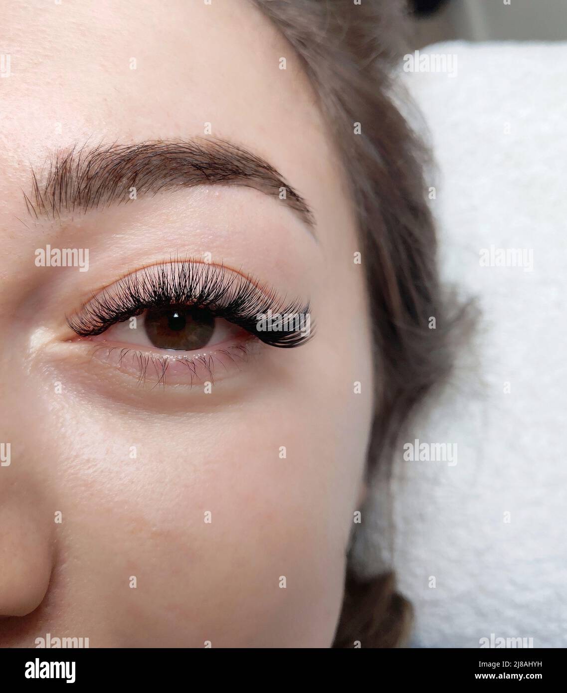 Eyelash extensions in beauty salon macro eye Stock Photo - Alamy