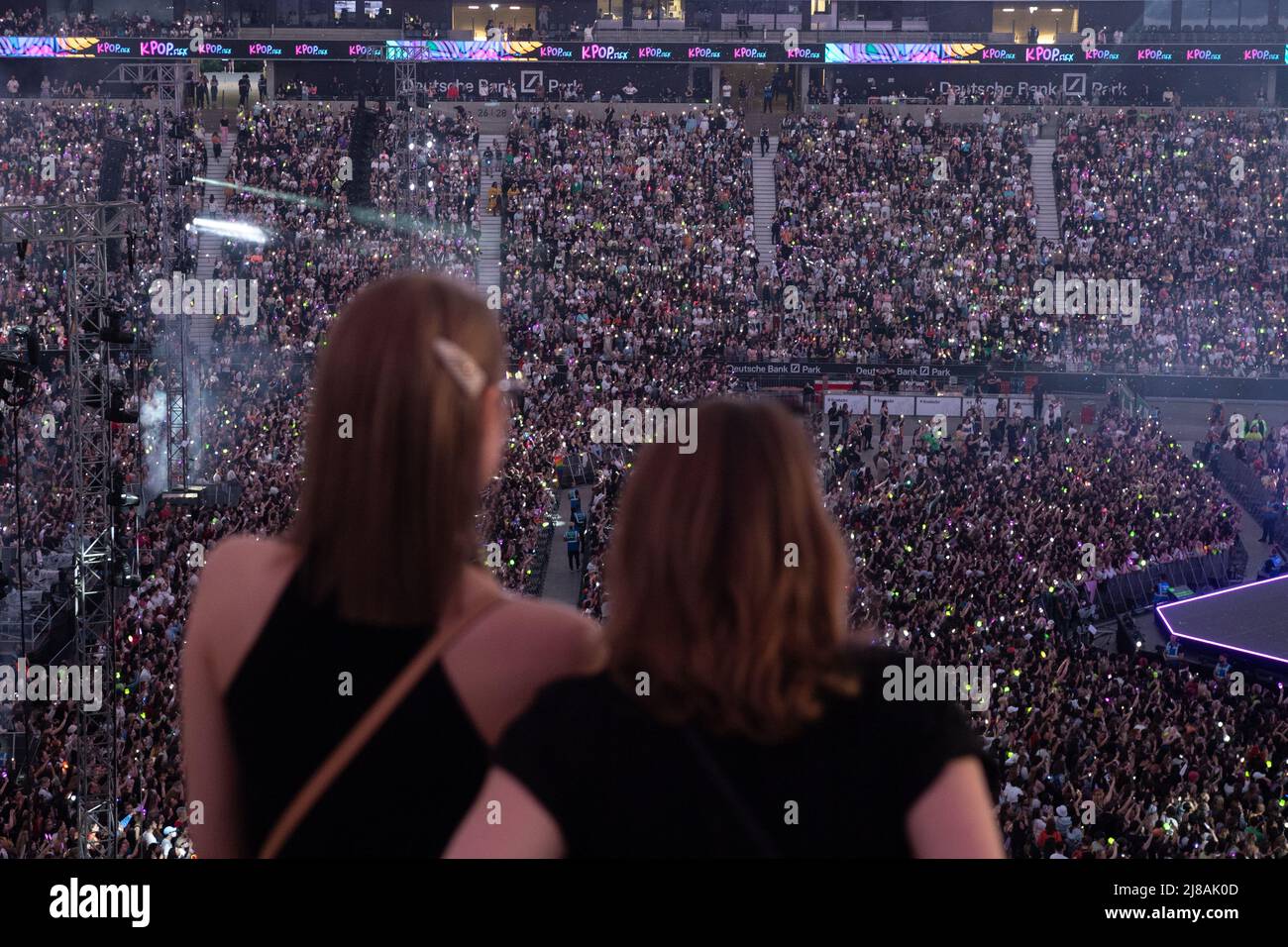14 May 2022, Hessen, Frankfurt/Main: Fans stand during the K-Pop mega ...