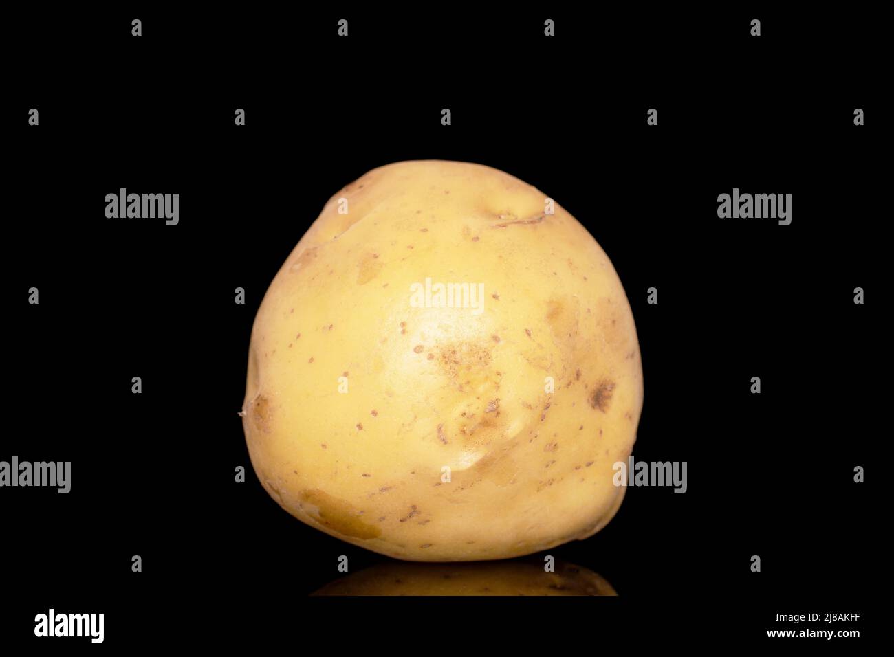 One raw organic potato, close-up, isolated on black background Stock ...