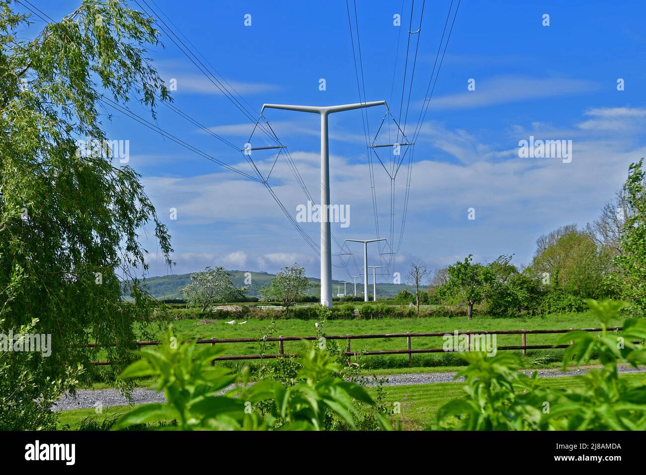 Huge new pylons in uk hi-res stock photography and images - Alamy