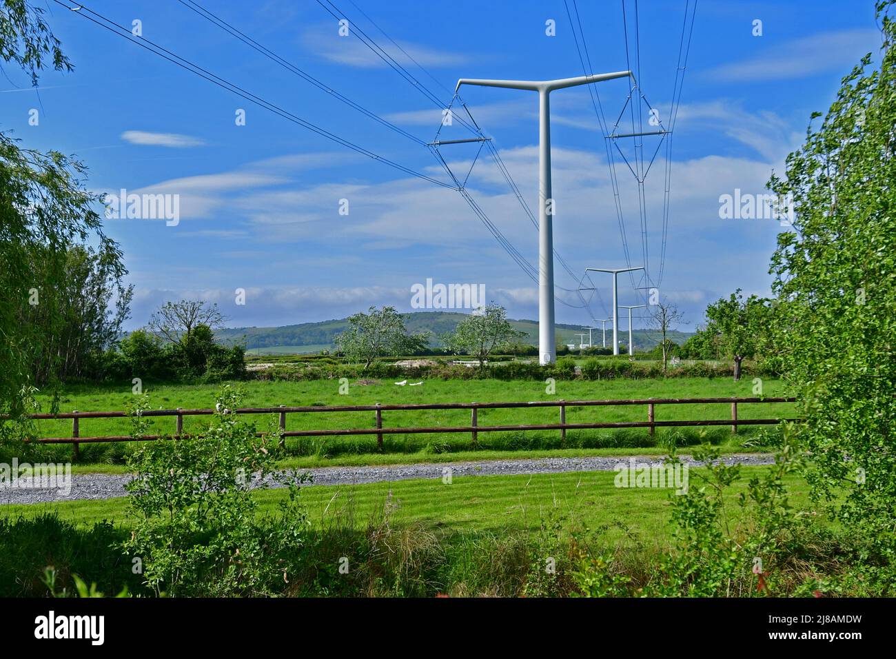 Huge new pylons in uk hi-res stock photography and images - Alamy