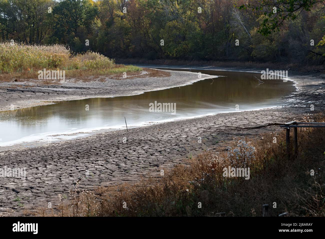 River split view surface hi-res stock photography and images - Alamy