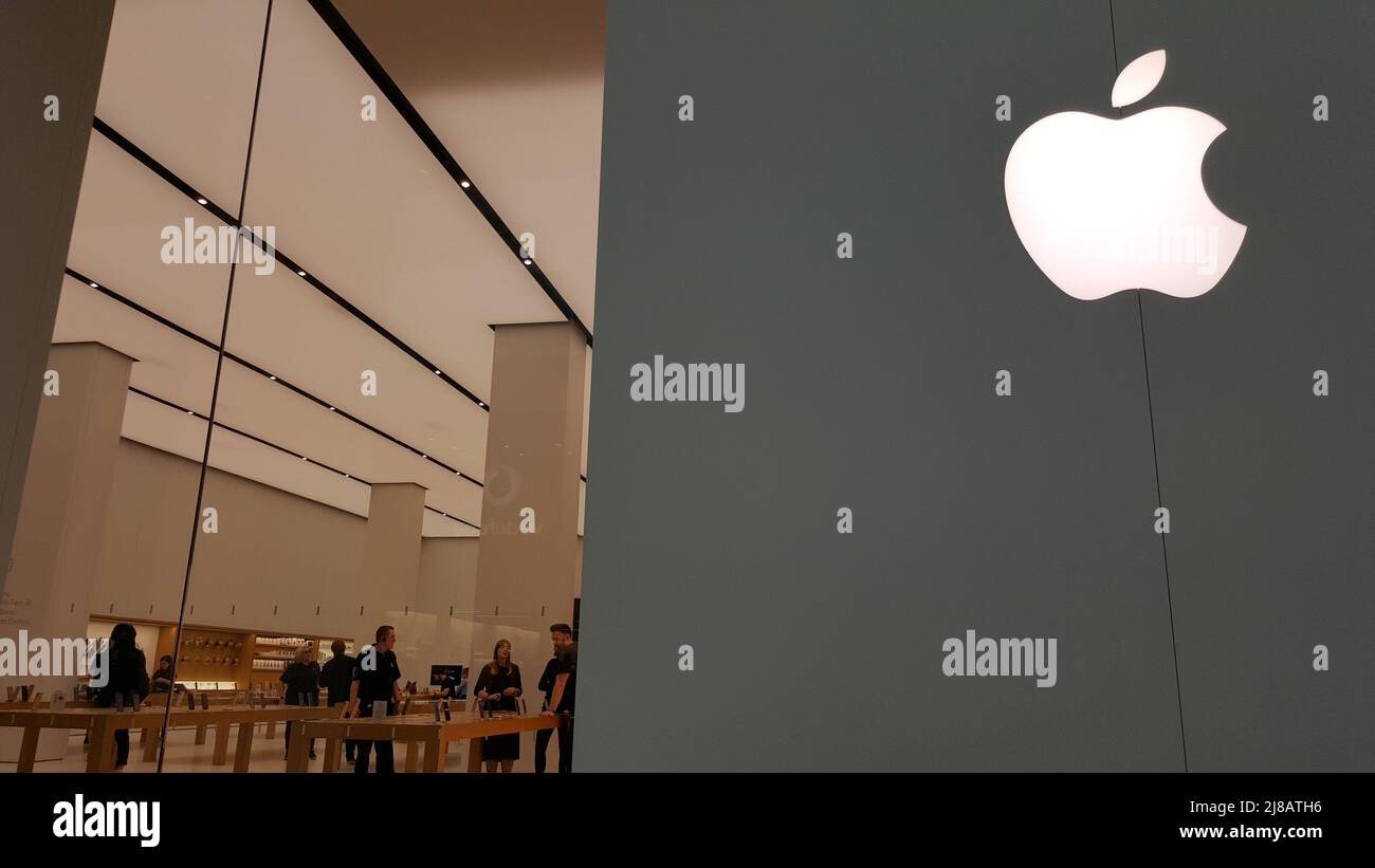 Apple Electronic Shop Logo Stock Photo - Alamy