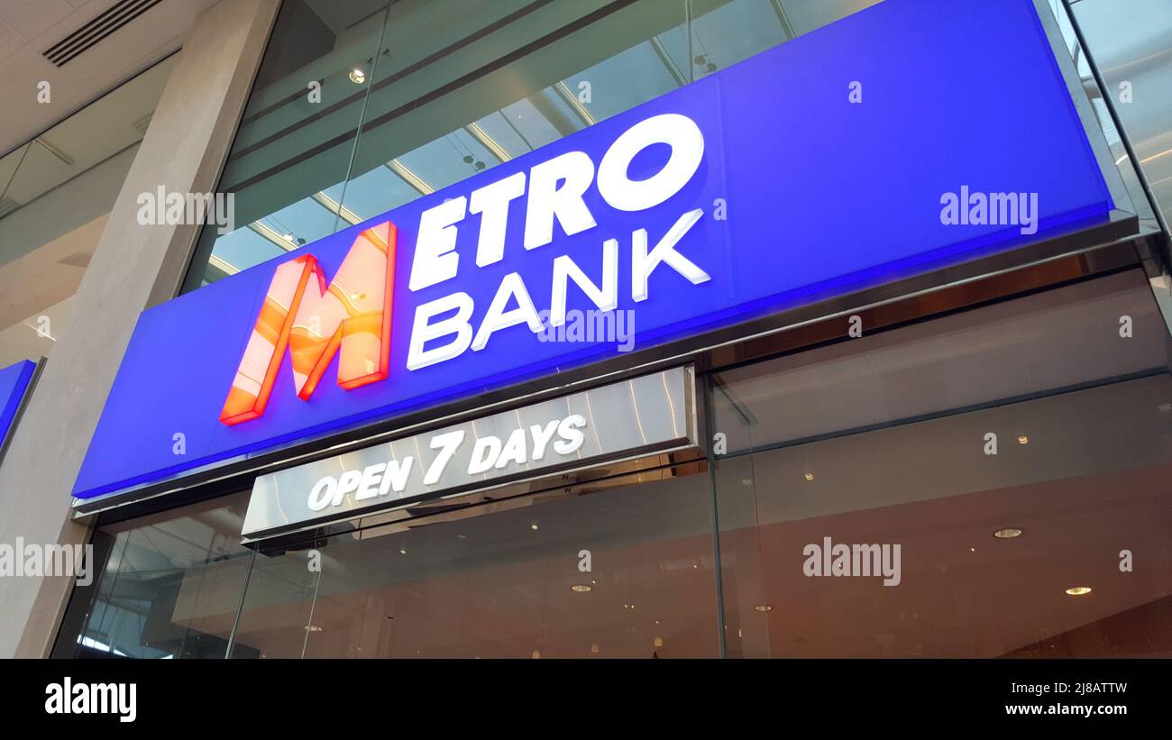 Metro Bank Shop Sign Stock Photo - Alamy