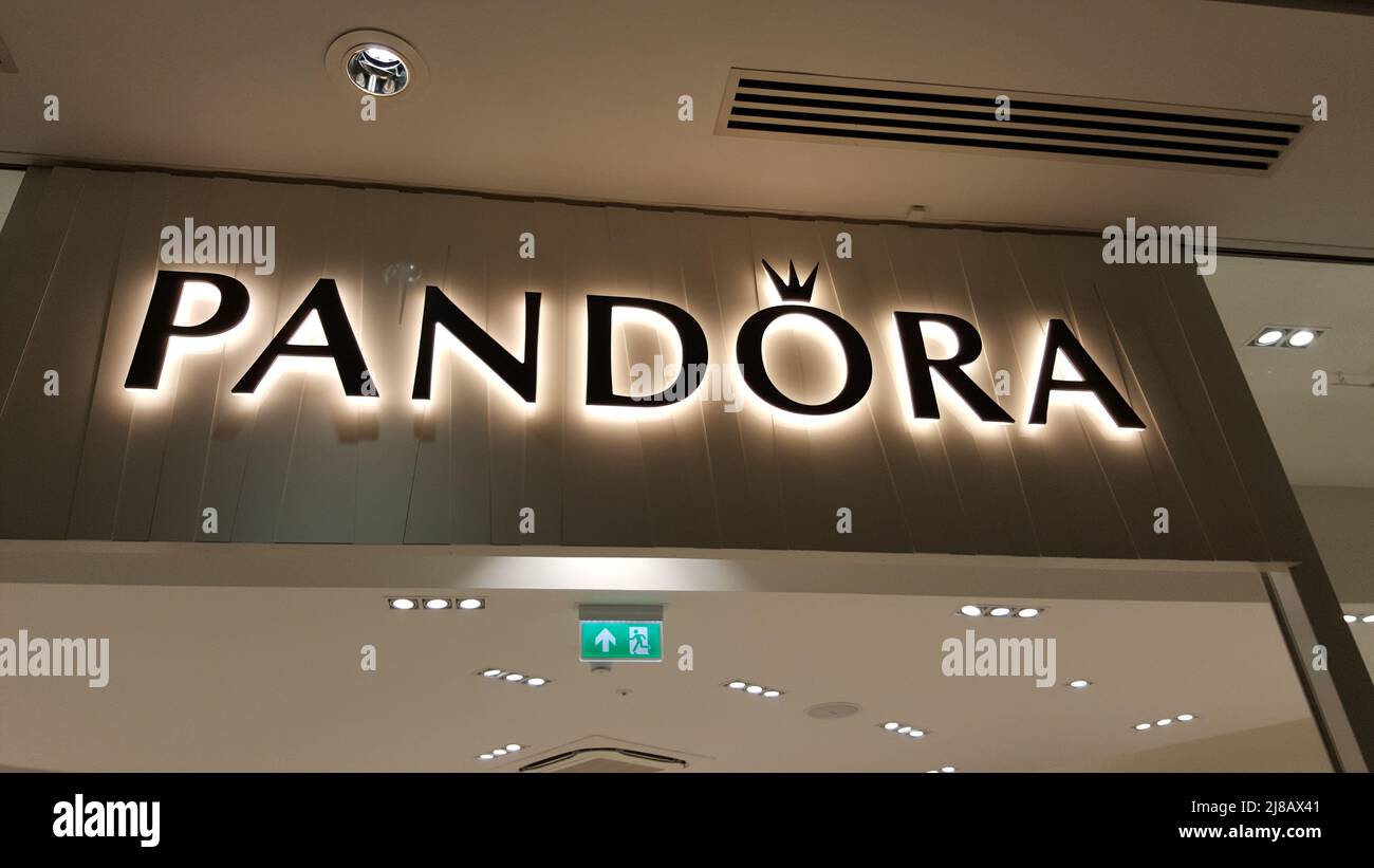Pandora Jewellers Shop Sign Stock Photo - Alamy