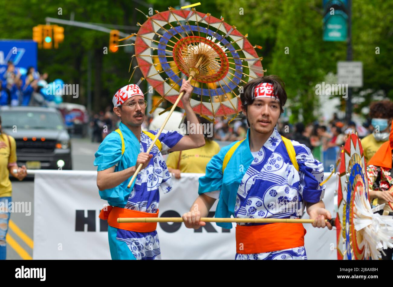 Japanese-Americans wearing traditional Japanese clothing to march down ...
