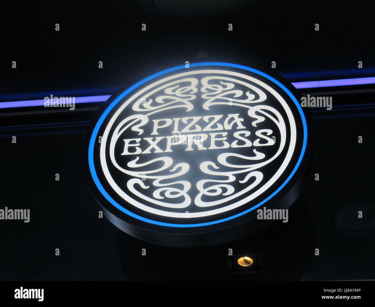 Pizza Express Restaurant Sign Stock Photo - Alamy