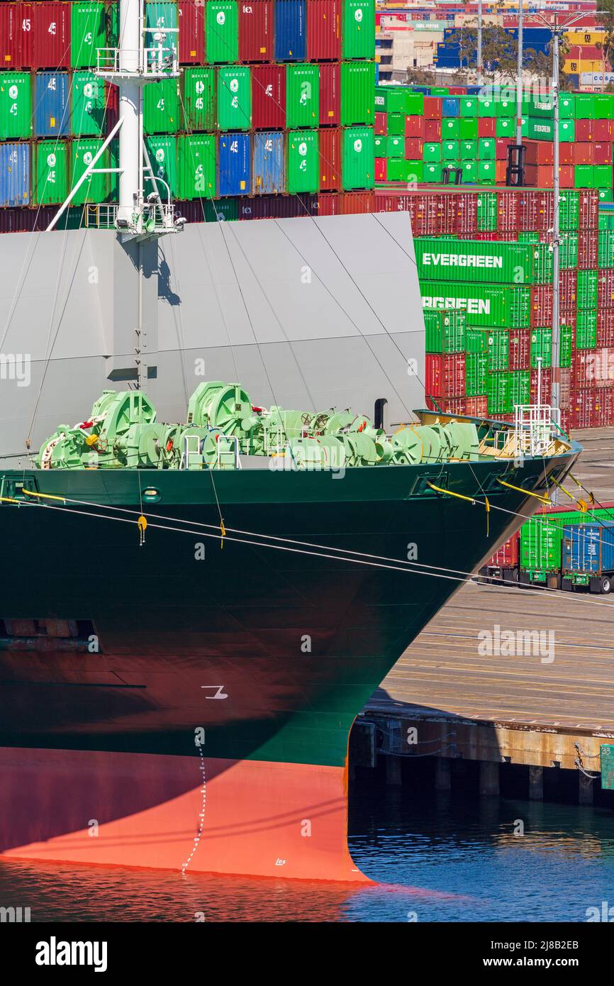 Evergreen container ship hi-res stock photography and images - Alamy