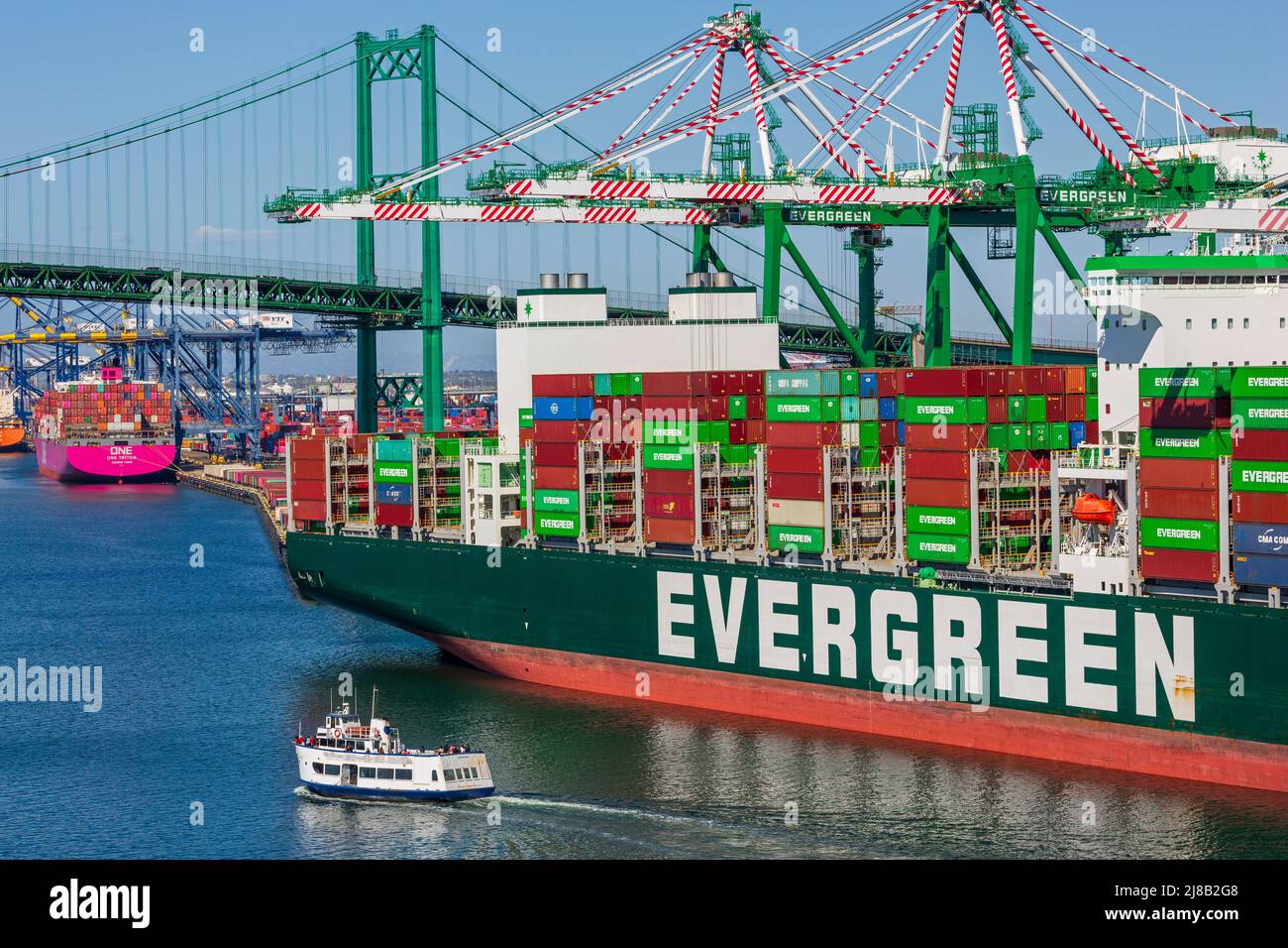 Tour boat & Evergreen container ship, Port of Los Angeles, San Pedro ...