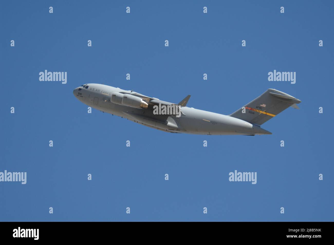 United States Air Force C-17 takes off Stock Photo - Alamy